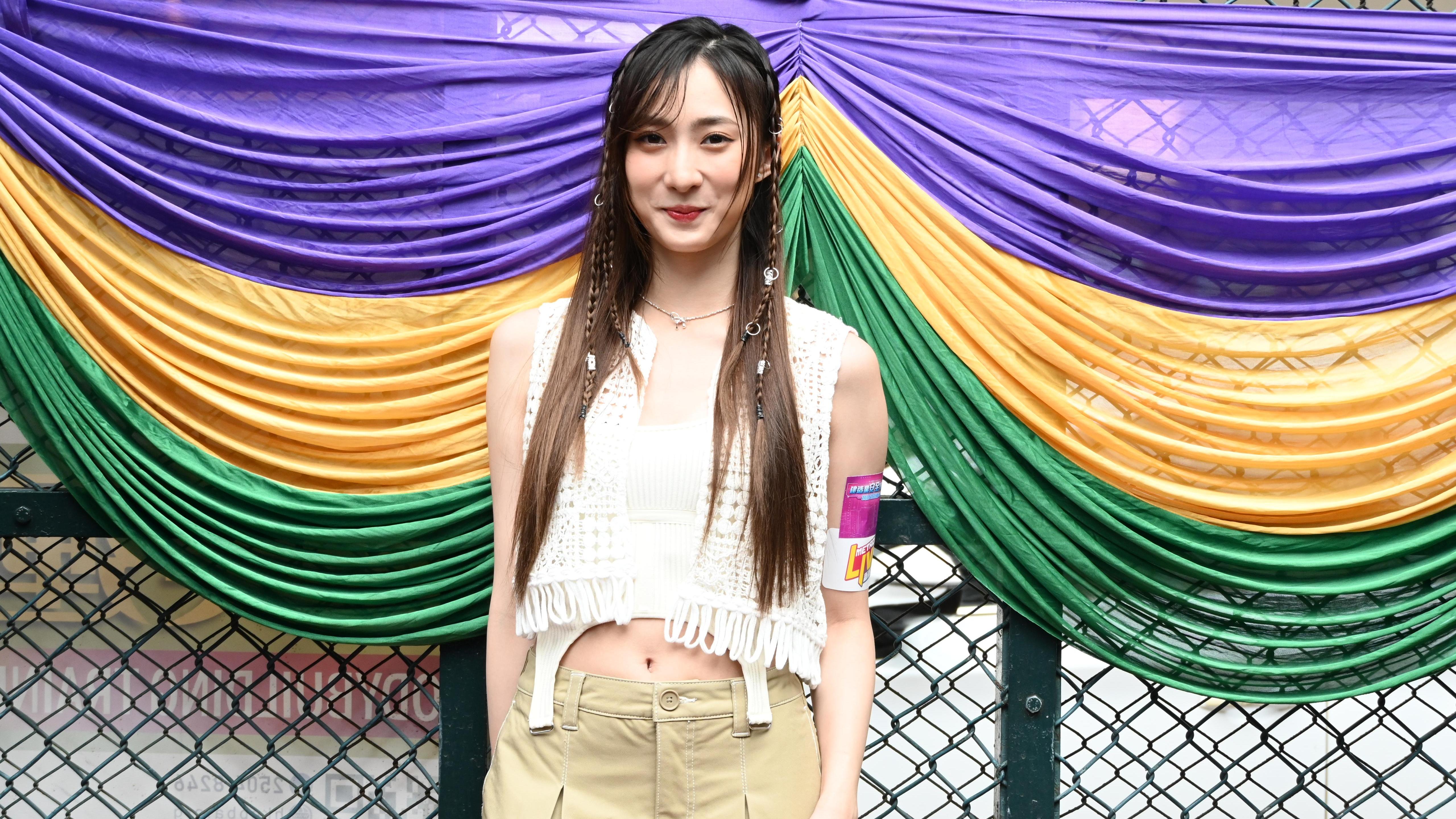 鍾柔美考完試就出歌 為Chantel執手尾舉動超sweet | am730